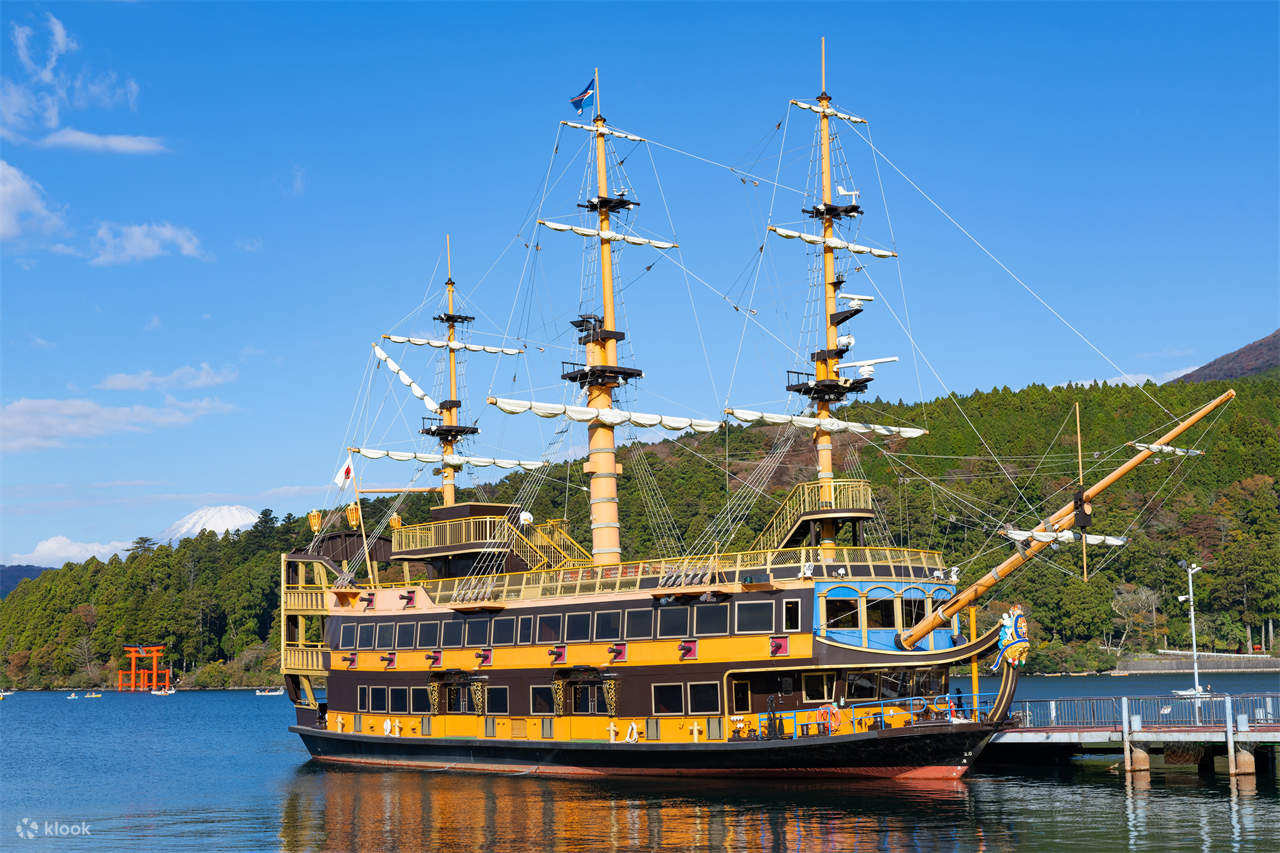 Mt. Fuji, Lake Yamanaka, Oshino Hakkai, and Hakone Lake Ashi Pirate ...